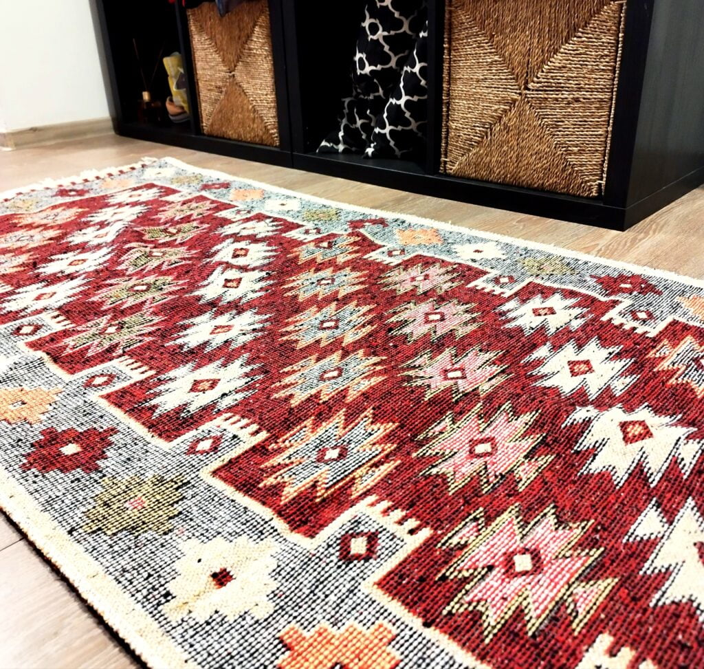 Covor traditional, dimensiunea 140x210cm, rosu si crem, model RUSTIC ...