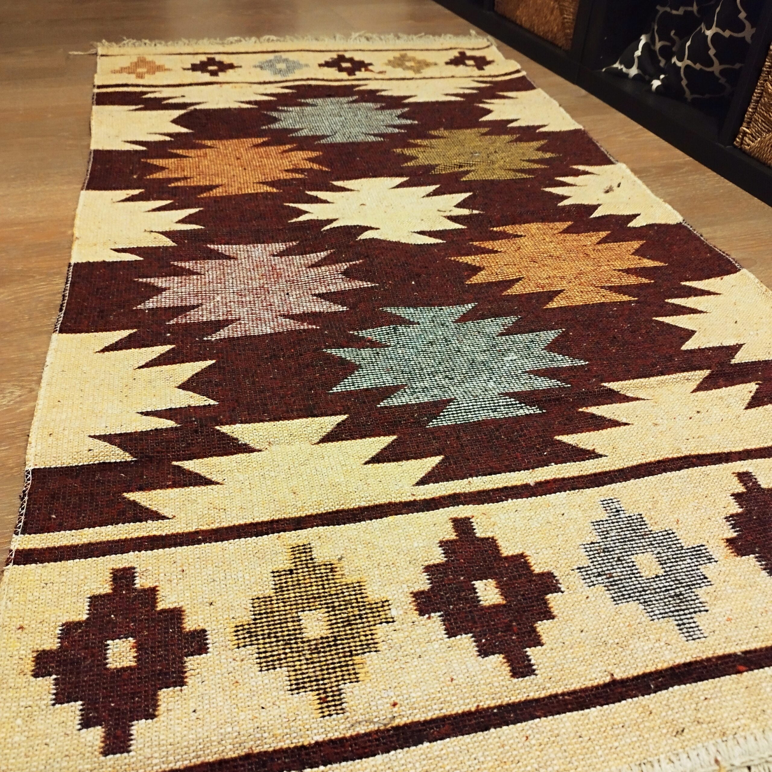 Covor traditional, tesut, cu doua fete, dimensiunea 80x150cm maro si ...