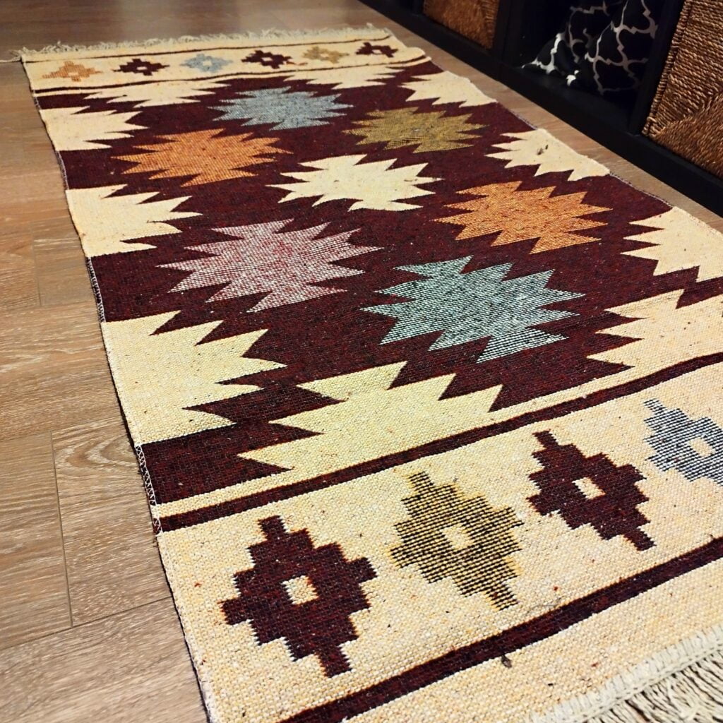 Covor traditional, tesut, cu doua fete, dimensiunea 80x150cm maro si ...